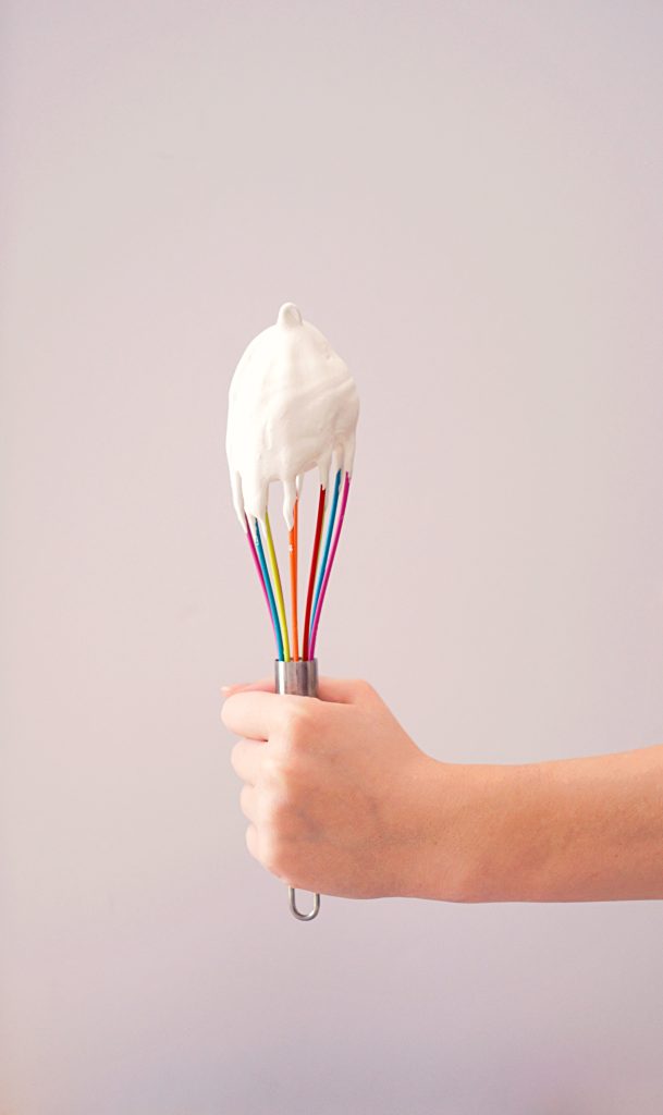 Merengue con avellanas y cerezas – FUNDACIÓN DIETA MEDITERRANEA